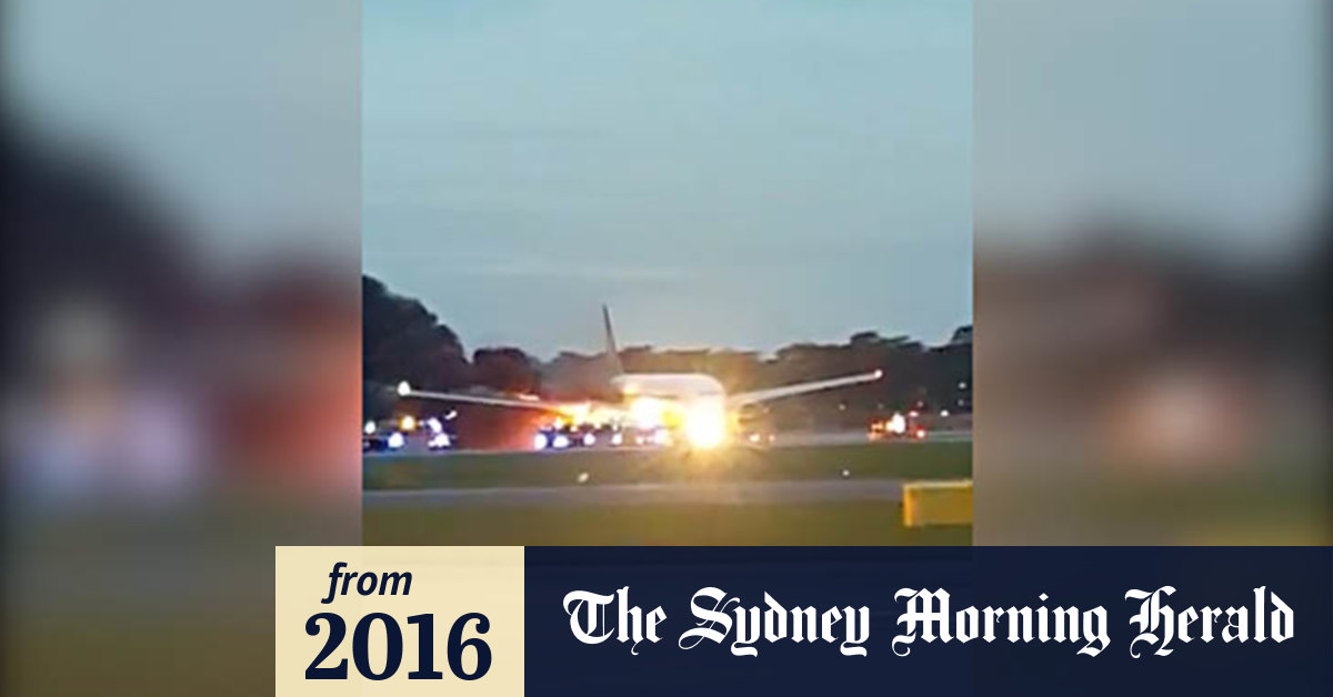 Video Singapore Airlines Plane Catches Fire